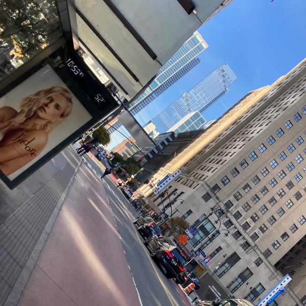 MTA Bus - 8 Av & W 34 St (M20/M34-SBS/M34A-SBS) - Bus Stop in New York