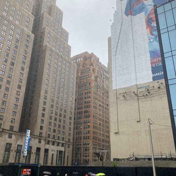 MTA Bus - 8 Av & W 34 St (M20/M34-SBS/M34A-SBS) - Bus Stop in New York