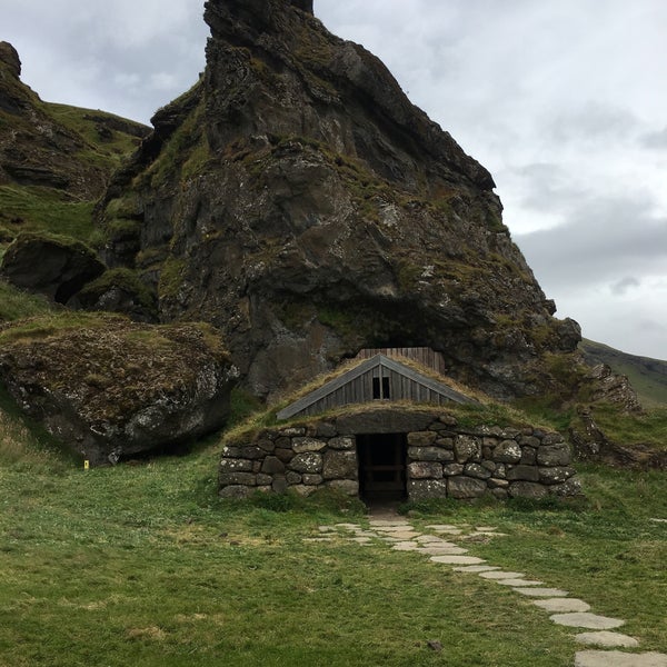 Rútshellir - Cave