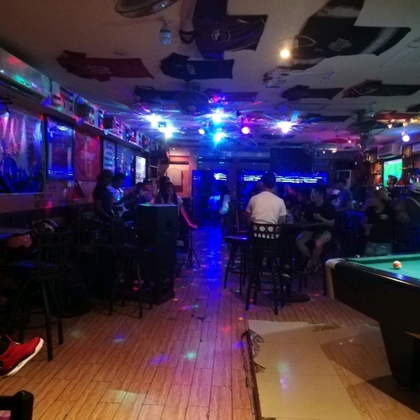 howling dogs - Bistro in Cebu City
