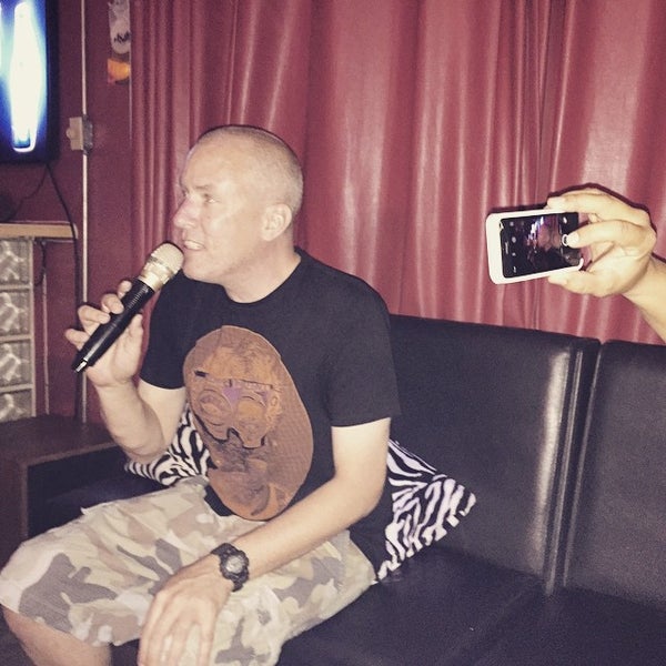 Raku Karaoke Lounge - Tumon, Tamuning