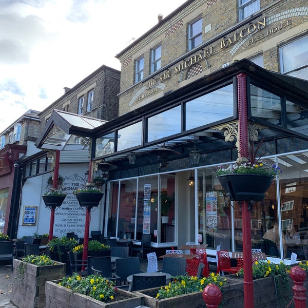 The Sir Michael Balcon (Wetherspoon) - Pub in Ealing