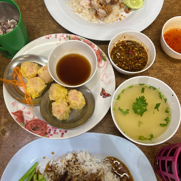 ข้าวมันไก่เจ๊อ้วน (Je Aoun Chicken Rice) - 151 tips