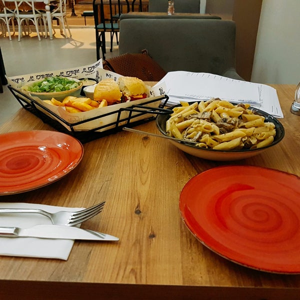 Le Brique Cafe Restaurant - Restaurant in Osmanağa, İstanbul