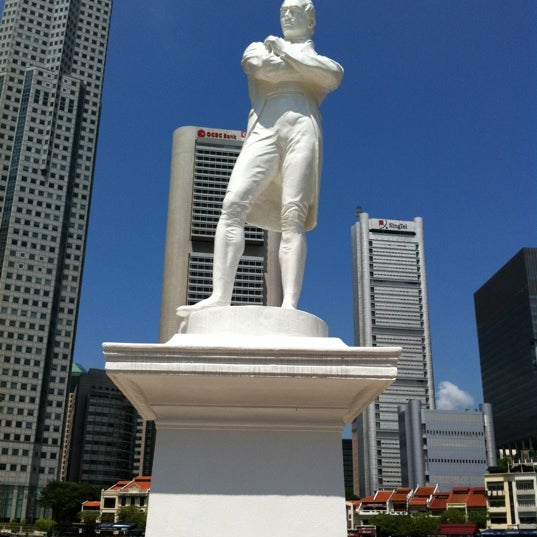 Sir Stamford Raffles Statue (Raffles' Landing Site) - Downtown Core - Parliament Lane