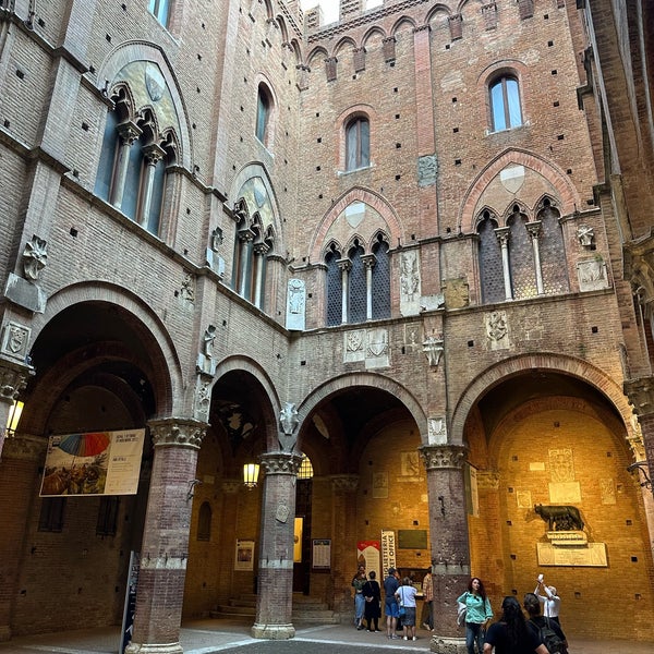 Palazzo Berlinghieri - City Hall in Siena
