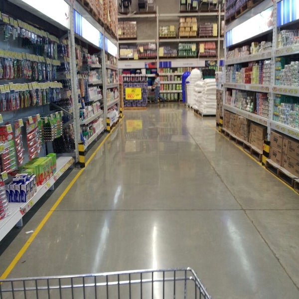 Makro - Warehouse or Wholesale Store