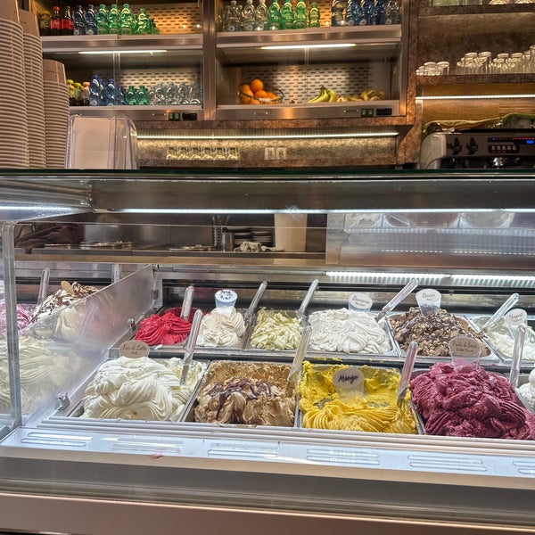 Fiocco Di Neve at the Pantheon - Ice Cream Parlor in Roma