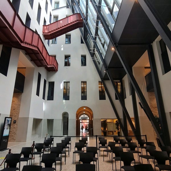 Central European University (CEU) - University in Lipótváros