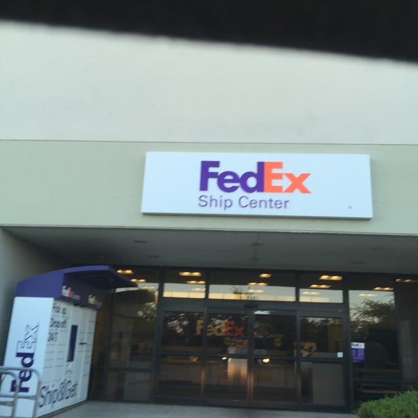 Federal Express World Service Center - 5601 Mark IV Pkwy