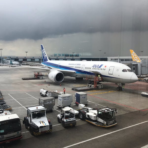 Gate E22 - Airport Gate in Changi