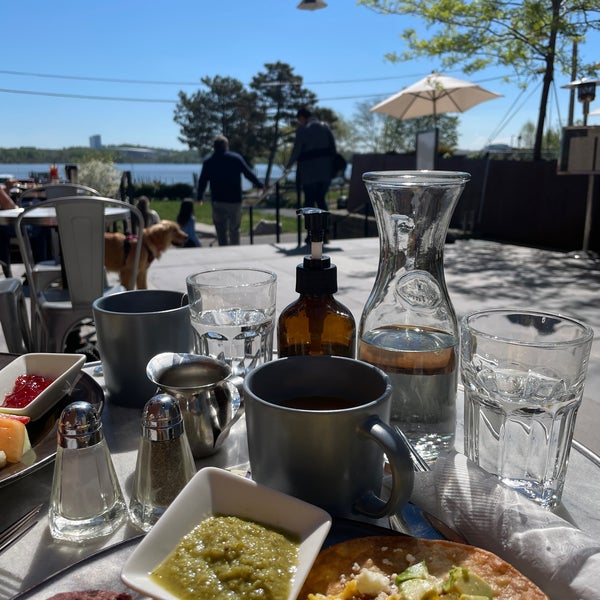 Hummingbird Bar & Kitchen - Old Town - Alexandria, VA