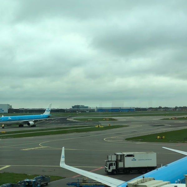 Gate D86 - Airport Gate