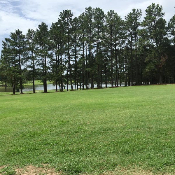 Lakeshore Golf Course - 2 tips from 335 visitors