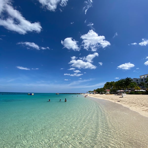 Doctor's Cave Beach - Gloucester Avenue
