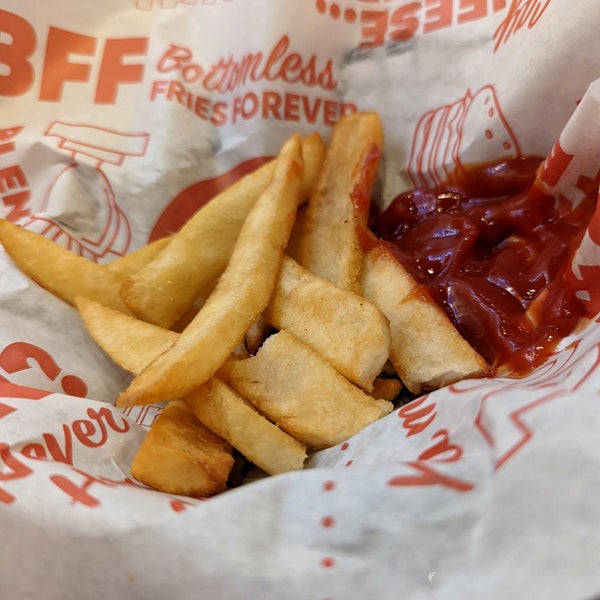 Red Robin Gourmet Burgers and Brews - Burger Joint