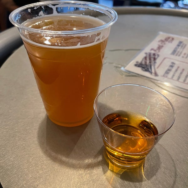 Sluggers Sports Bar - Pioneer Square - 538 1st Ave S