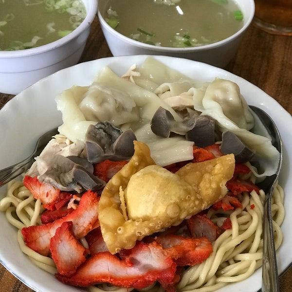 Pangsit Mie "90" - Noodle Restaurant in Makassar