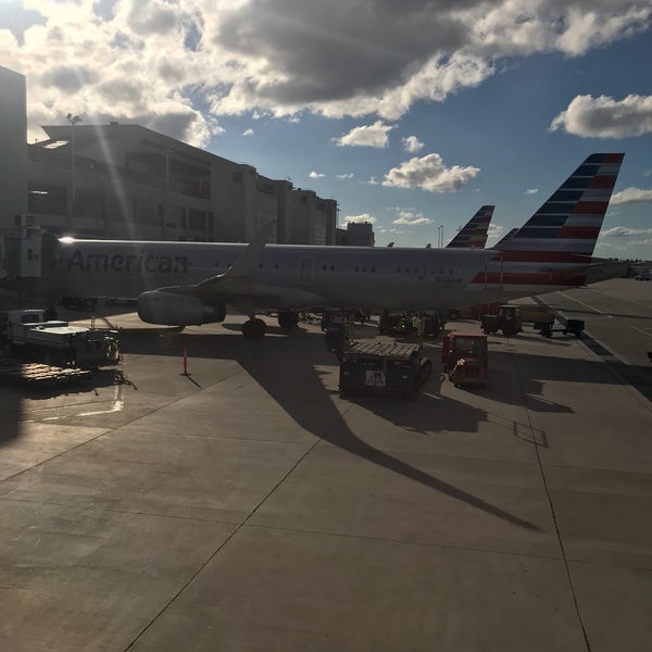 Gate D40 - Miami International Airport - 3 tips