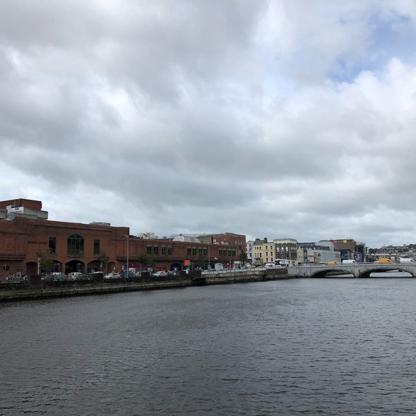 Merchants Quay Shopping Centre - Shopping Mall in Centre