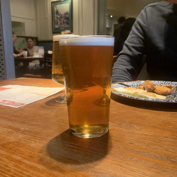 The Moon Under Water (Wetherspoon) - Pub in Watford