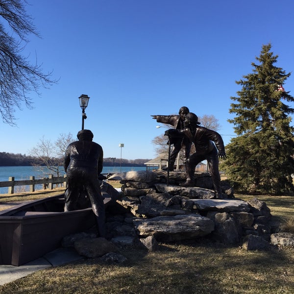 Freedom Crossing Monument - 2 tips from 84 visitors