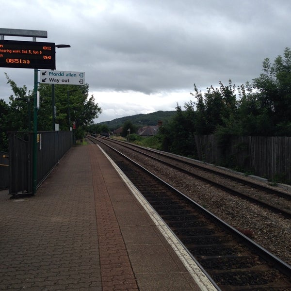 Waun-Gron Park Railway Station (WNG) - Fairwater - 1 tip