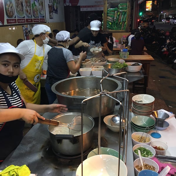 โกเบนซ์ เกาเหลาเลือดหมู (Go Benz Boiled Rice) - 110 tips from 4421 visitors