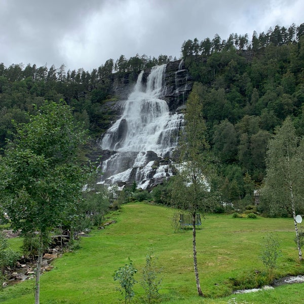 Tvindefossen - River