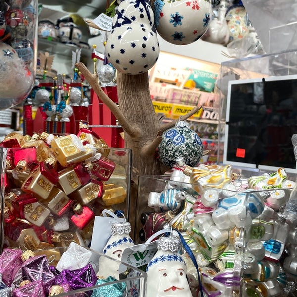 Polonia Book Store - Greenpoint - 882 Manhattan Ave