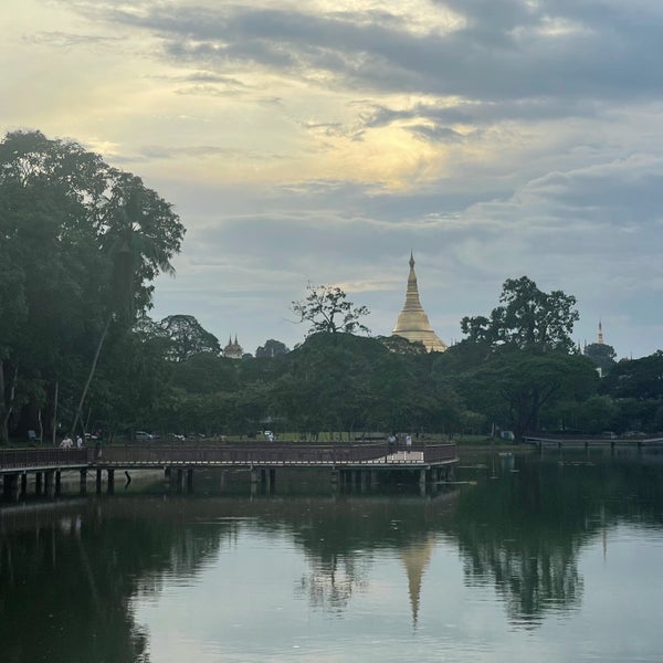 Kandawgyi Lake - Lake in Yangon