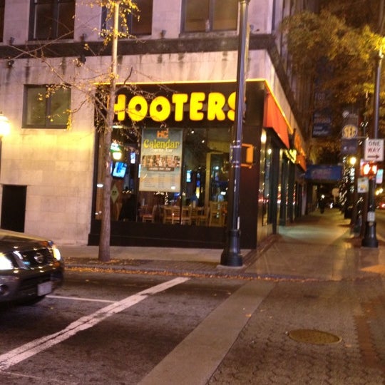 Hooters - Downtown Atlanta - Atlanta, GA