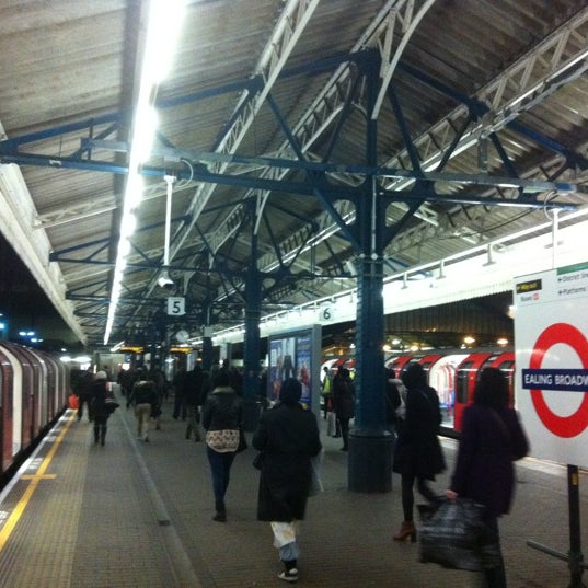 Ealing Broadway London Underground Station - Ealing Broadway - 10 tips