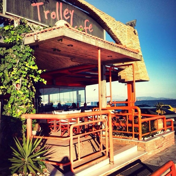 Trolley Cafe - Beach Bar in Αρτέμιδα