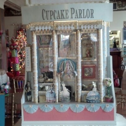 Marie Antoinette's Cupcake Parlor (Now Closed) - Cupcake Shop