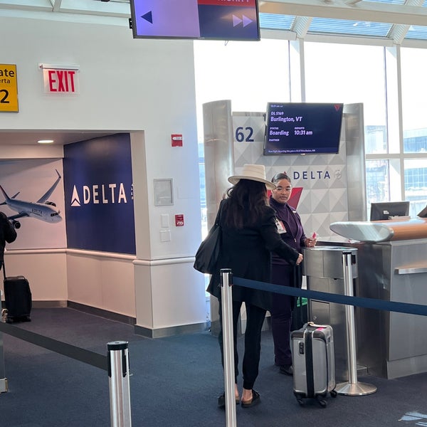 Gate 62 - Airport Gate in Queens