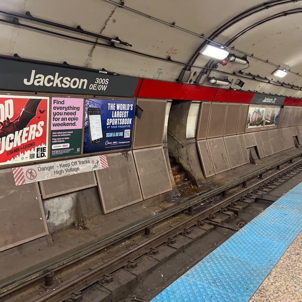 CTA - Jackson (Red) - The Loop - 230 S State St