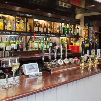 The White Hart - Pub in Holybourne