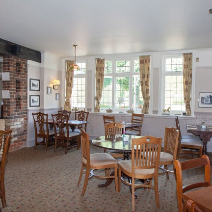 The White Hart - Pub in Holybourne