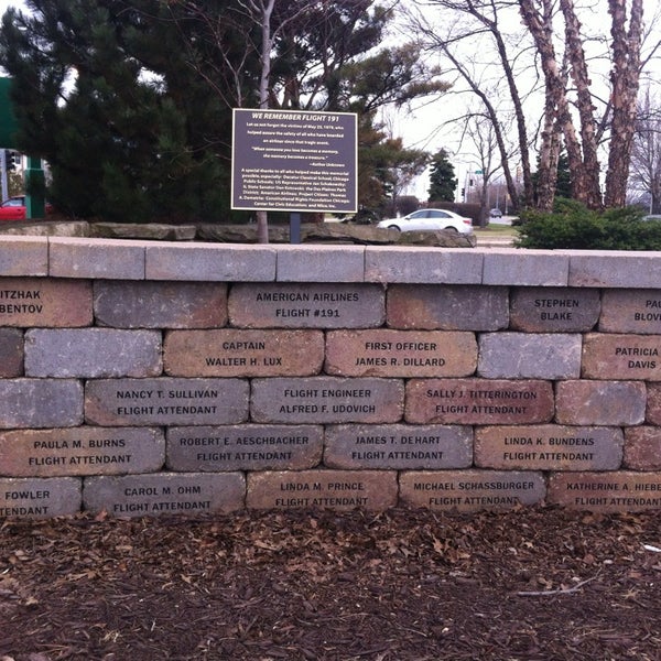 Photos at American Airlines Flight 191 Memorial - Des Plaines, IL