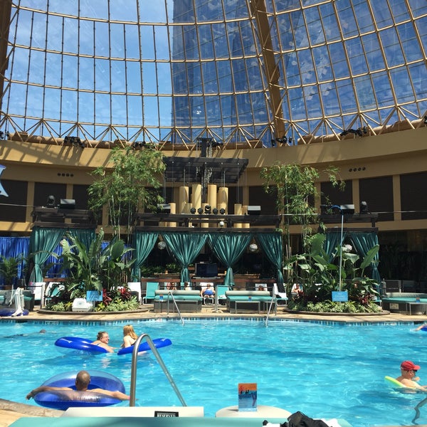 Photos at The Pool at Harrah's - Hotel Pool in Marina District