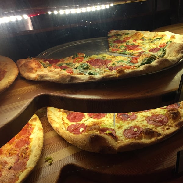 Sizzle Pie - Pizzeria