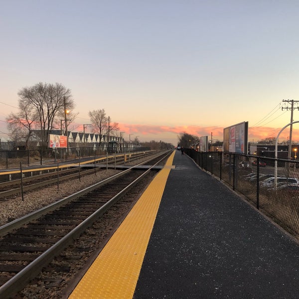Metra - Grayland - Rail Station in Old Irving Park