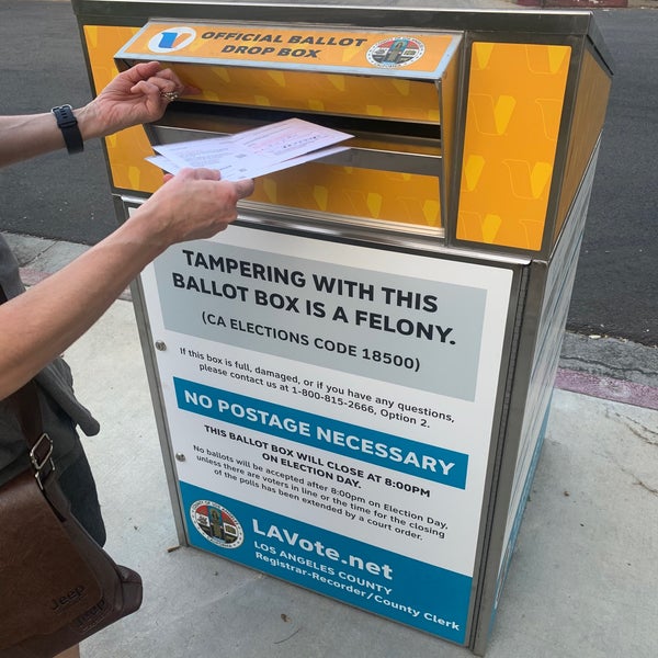 Los Angeles Public Library - Encino-Tarzana - Library