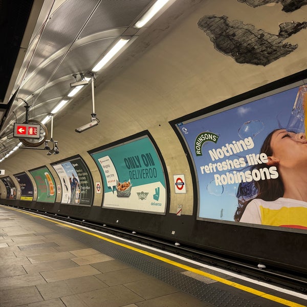 Queensway London Underground Station - Metro Station in London