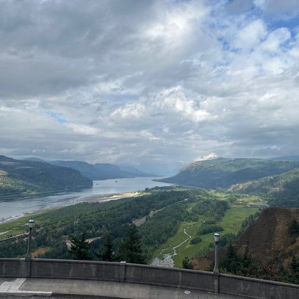 Crown Point Vista House - Scenic Lookout in Corbett