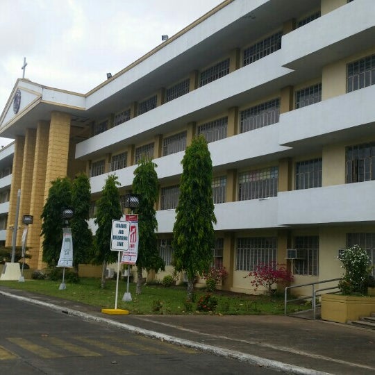 Ateneo De Naga High School - College Classroom