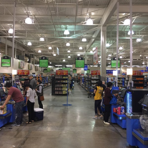 Photos at Walmart Supercentre - Renfrew-Collingwood - 31 tips from 2190 ...
