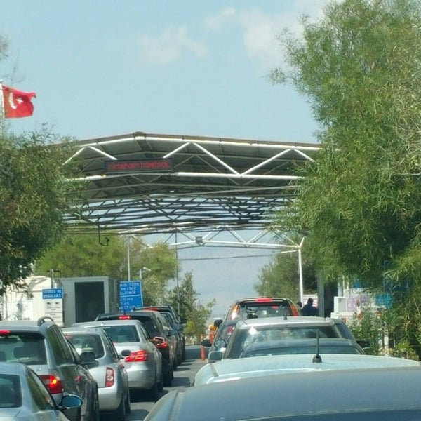 Metehan Sınır Kapısı / Ag. Dometios Crossing Gate - Lefkoşa'da Sınır Geçişi