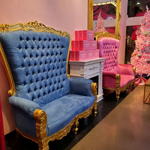 Colossal Cupcakes - Downtown Cleveland - 528 Euclid Ave